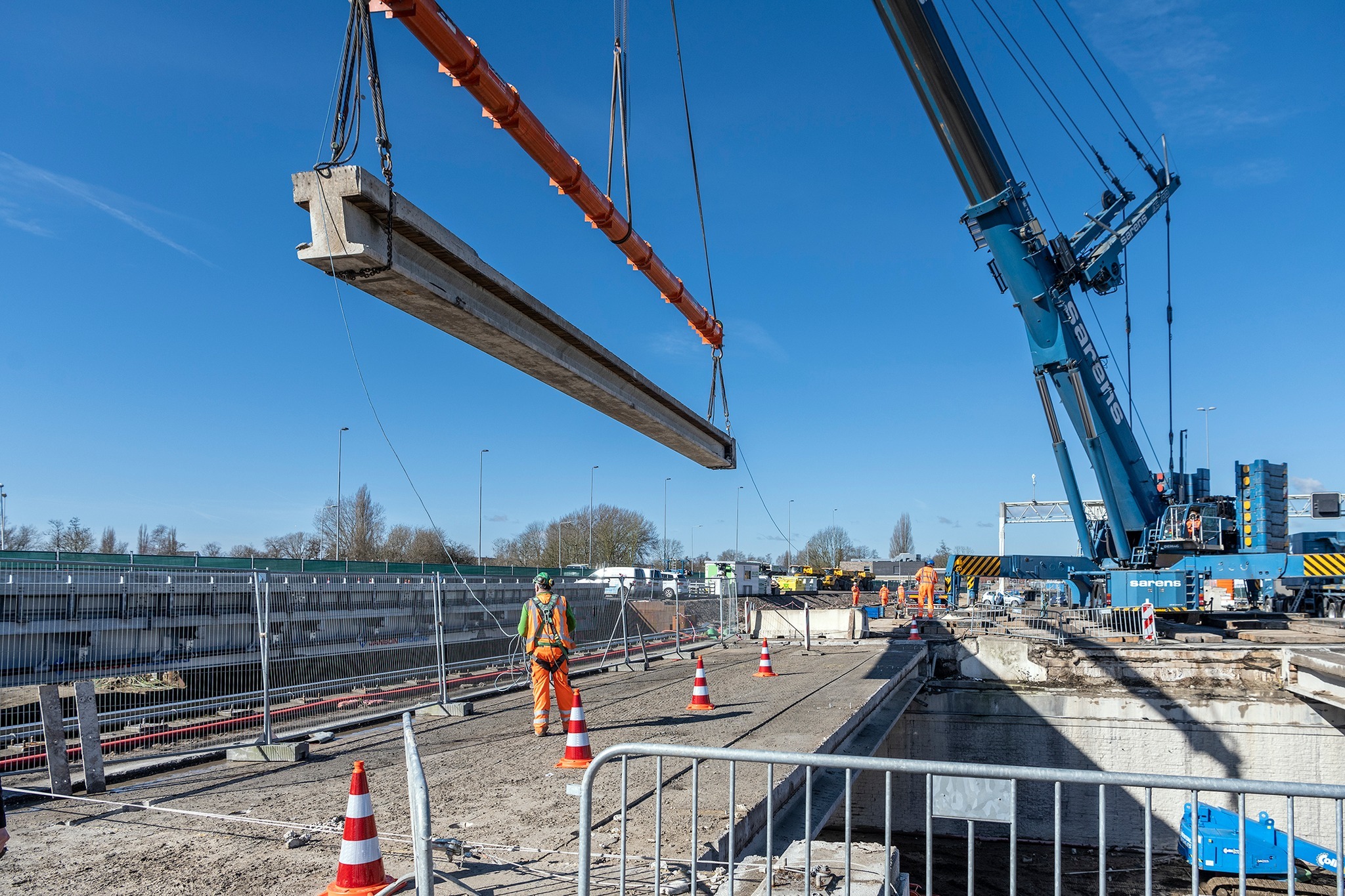 Circulaire cirkel start met oogsten liggers viaduct Keizer Karelplein ...